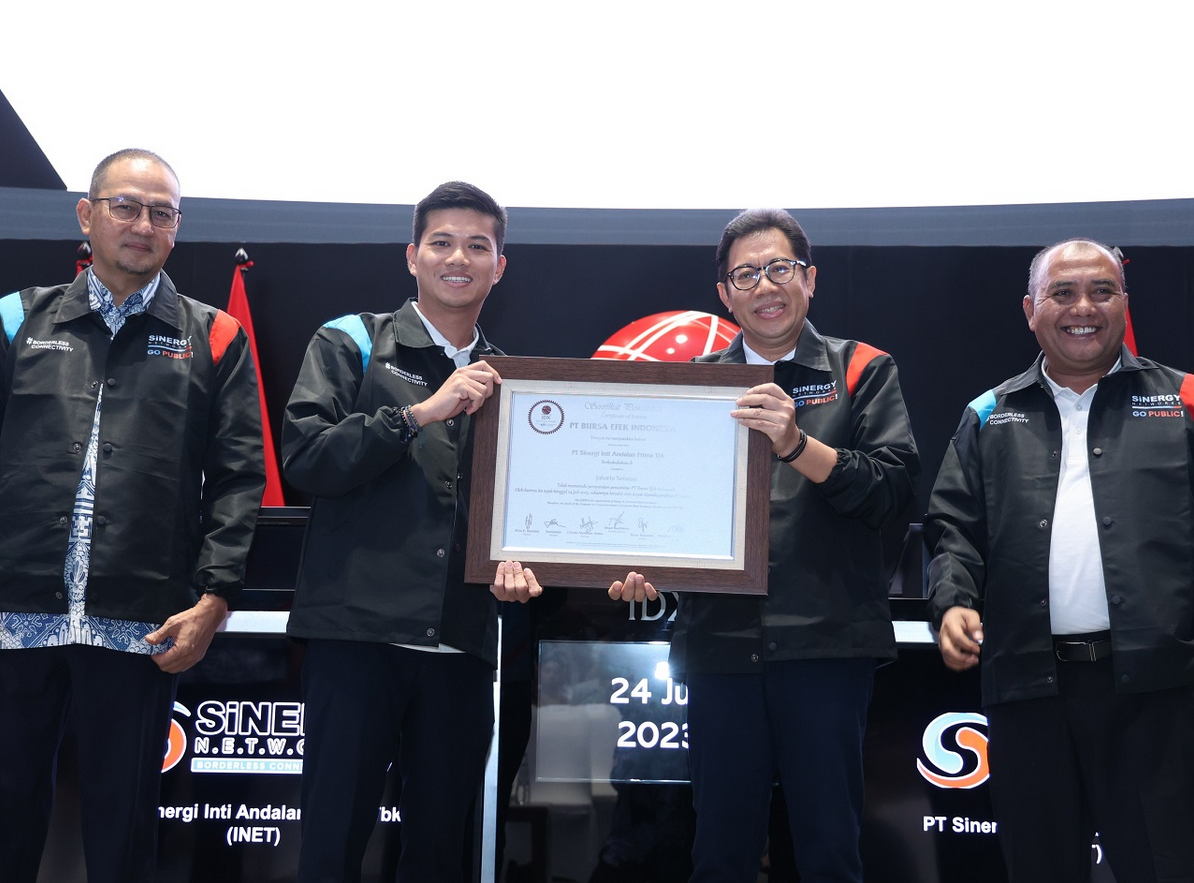 Listing Ceremony of PT Sinergi Inti Andalan Prima Tbk (INET) on ...